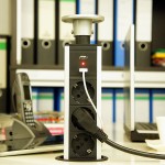 Pop up slim stikkontakt (sort) » Med 3 stik og 2 USB stik